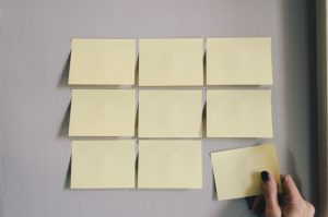 ¿Qué es el Backlog y cuál su relación con los productos y proyectos?
